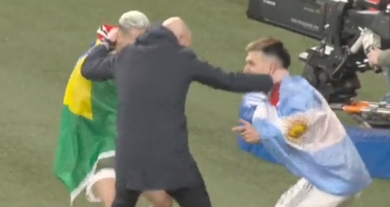 Ten Hag Dances With Martinez Antony After Trophy Win Video Mysportdab