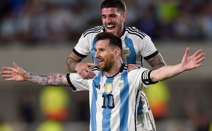 Lionel Messi Hits 800th Career Goal With Crazy Freekick! (Video ...