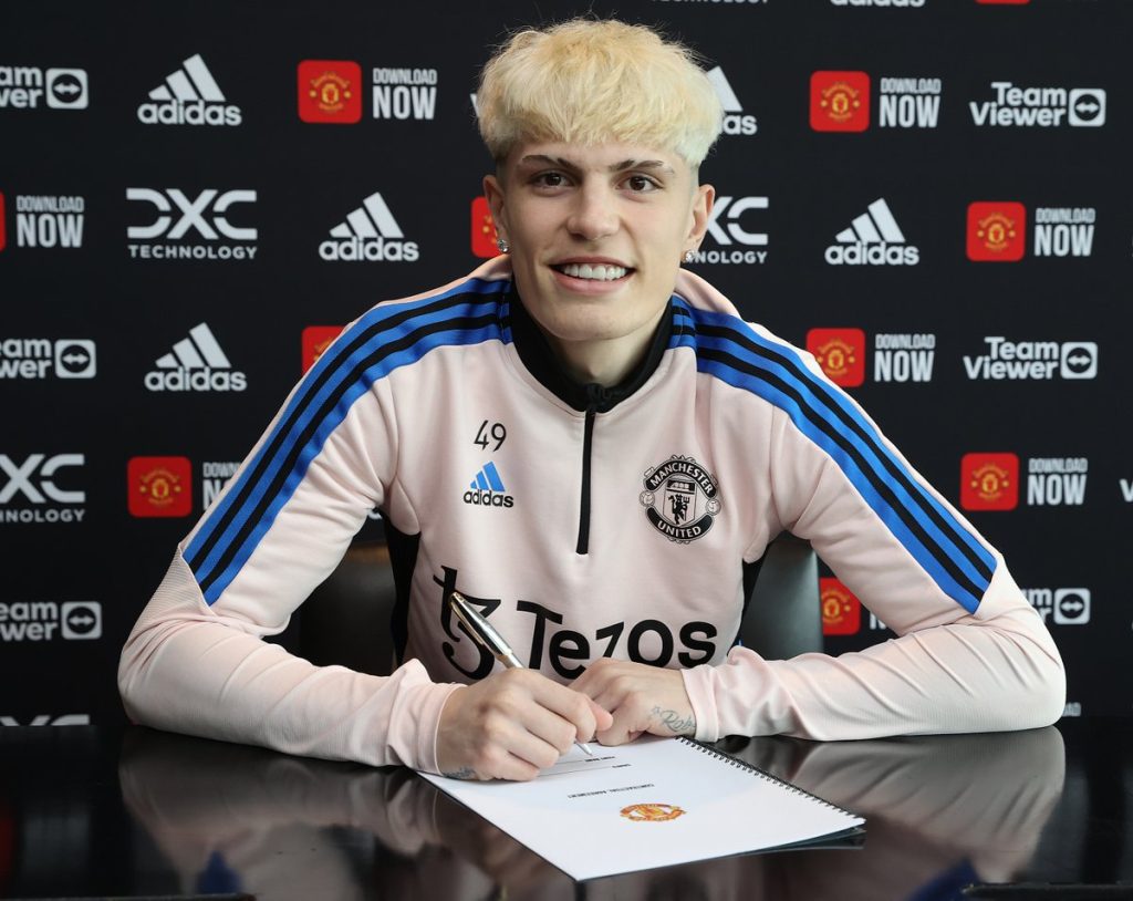 BREAKING! Alejandro Gernacho Sign New Long Term Man United Deal ...