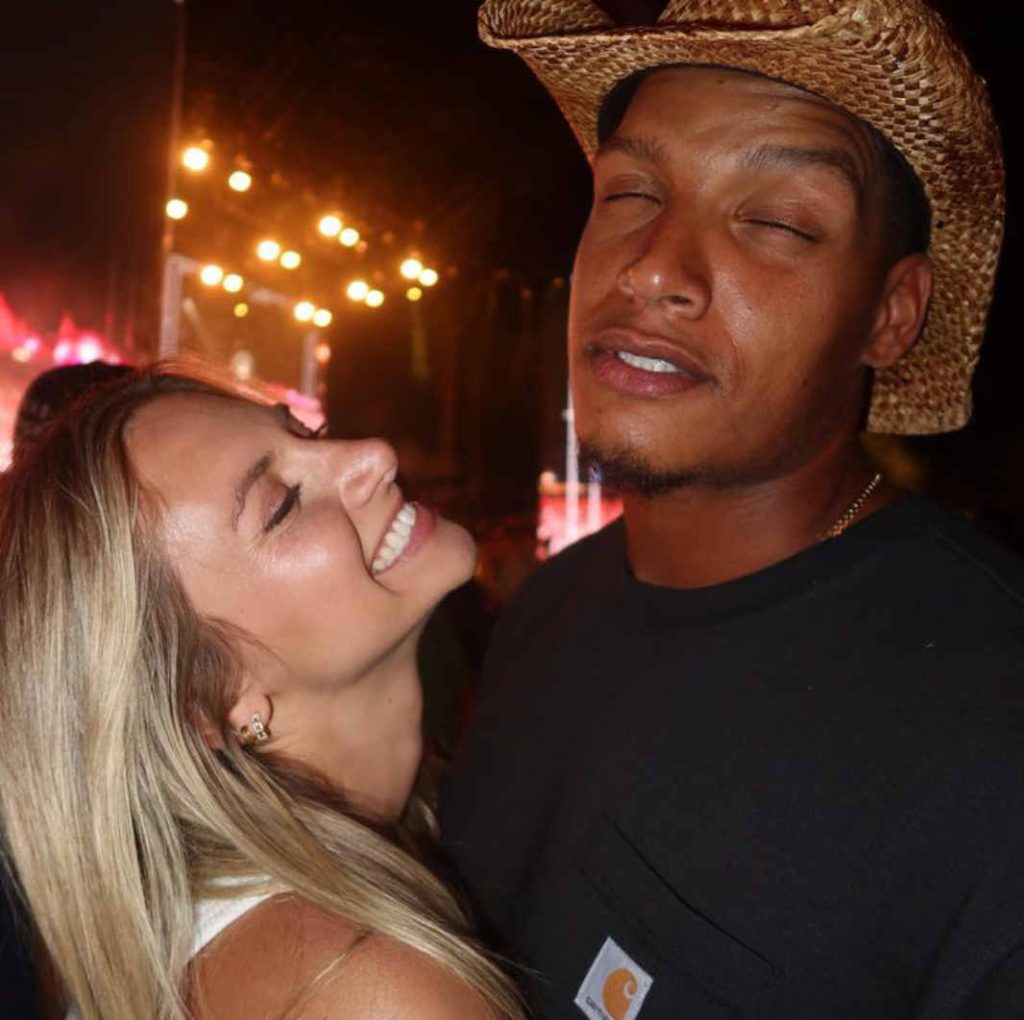 Isaac Rochell Salary, Net Worth - MySportDab