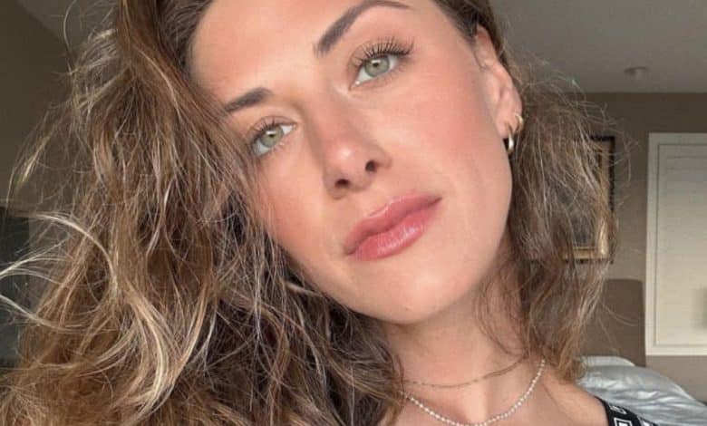 Mark Sanchez Wife: Perry Mattfeld Bio - MySportDab