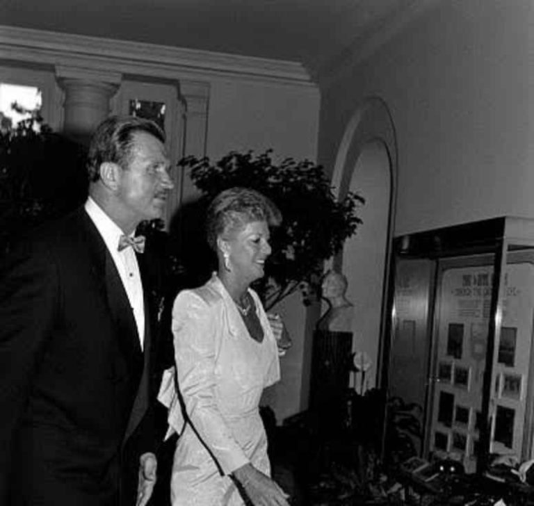 Who Is Diana Ditka? Mike Ditka's Wife - MySportDab